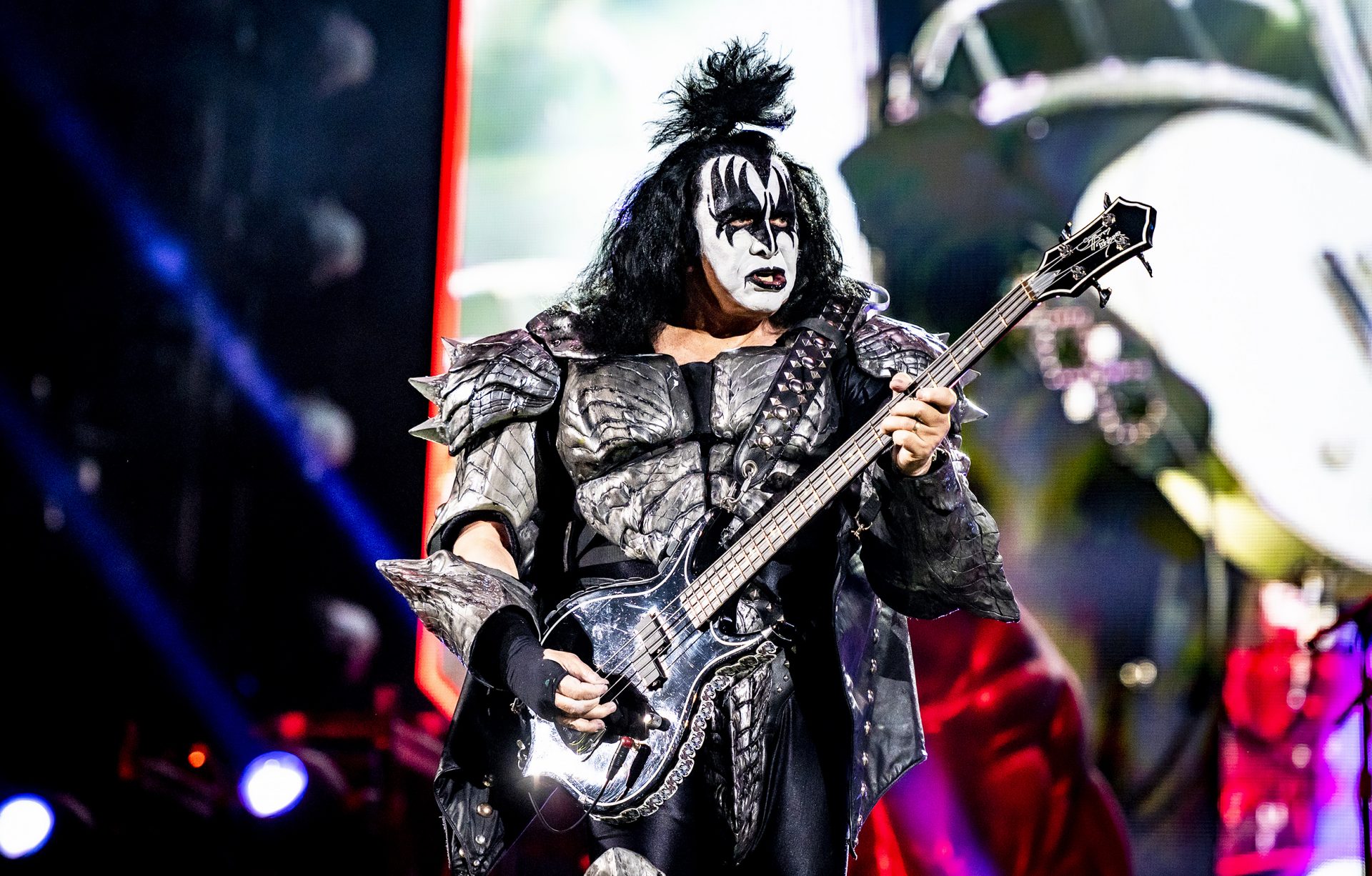 KISS Rocker Gene Simmons Scares Crowd In Brazil – He Responds – Watch ...