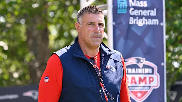 NFL Coach Jumps Into Fight To Break It Up | Trending Subject
